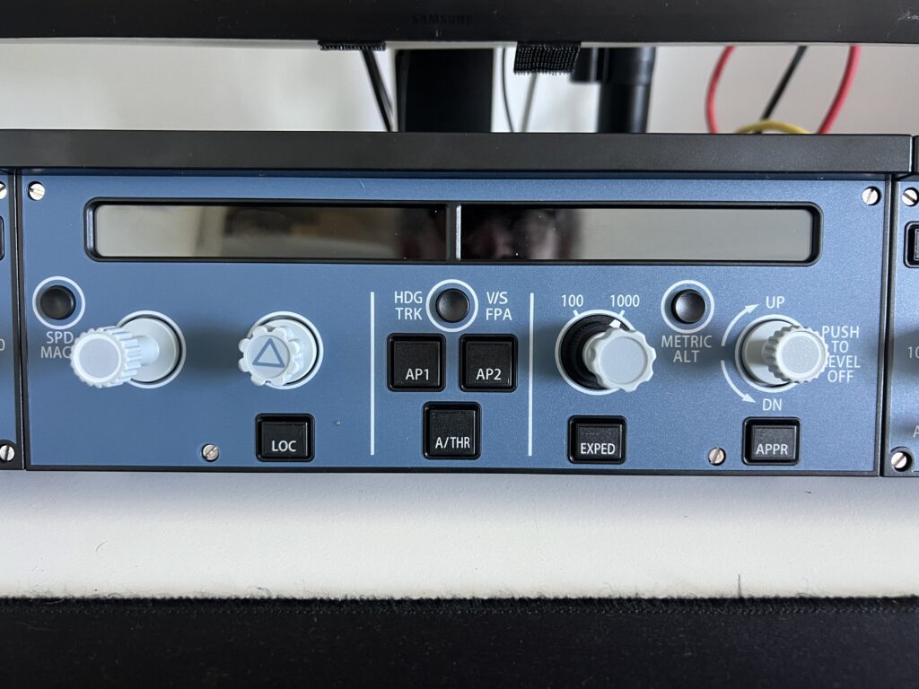 Hardware Review: Wingwing EFIS Links + FCU + EFIS Rechts – simFlight.DE